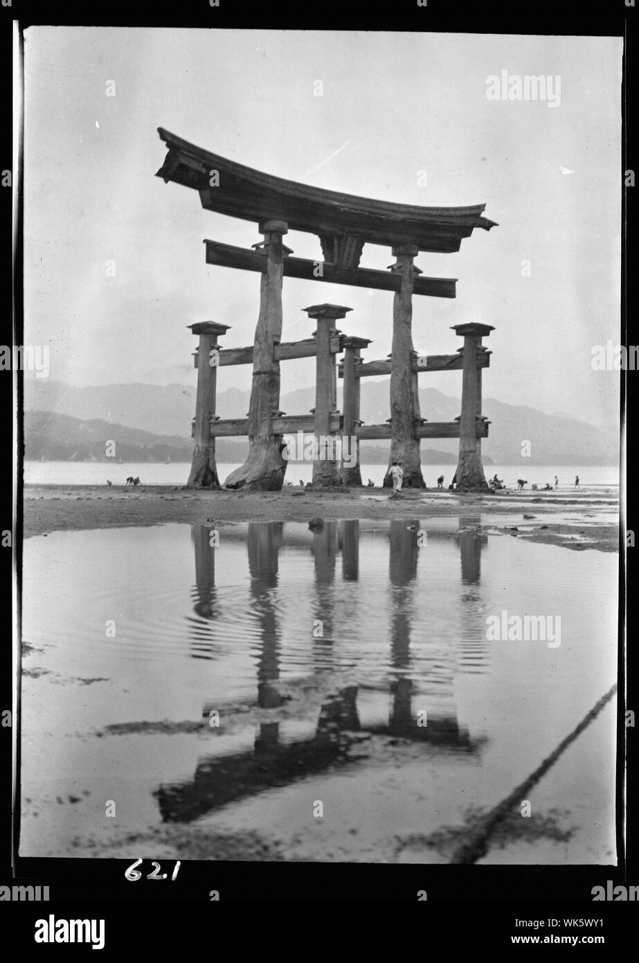 Japanese torii gate Black and White Stock Photos & Images - Alamy