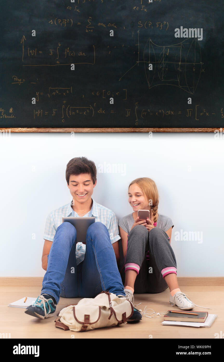 Happy classroom hi-res stock photography and images - Alamy