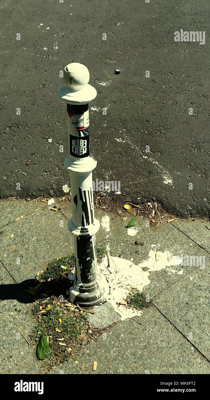Painted bollard hi-res stock photography and images - Alamy