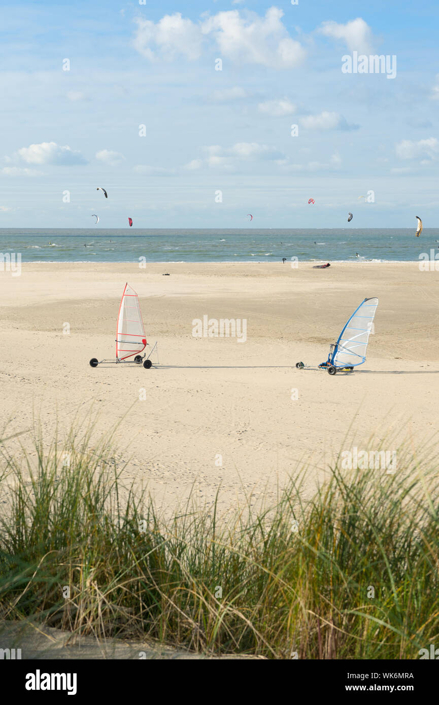 land sailing with sail wagons and powerkites Stock Photo - Alamy
