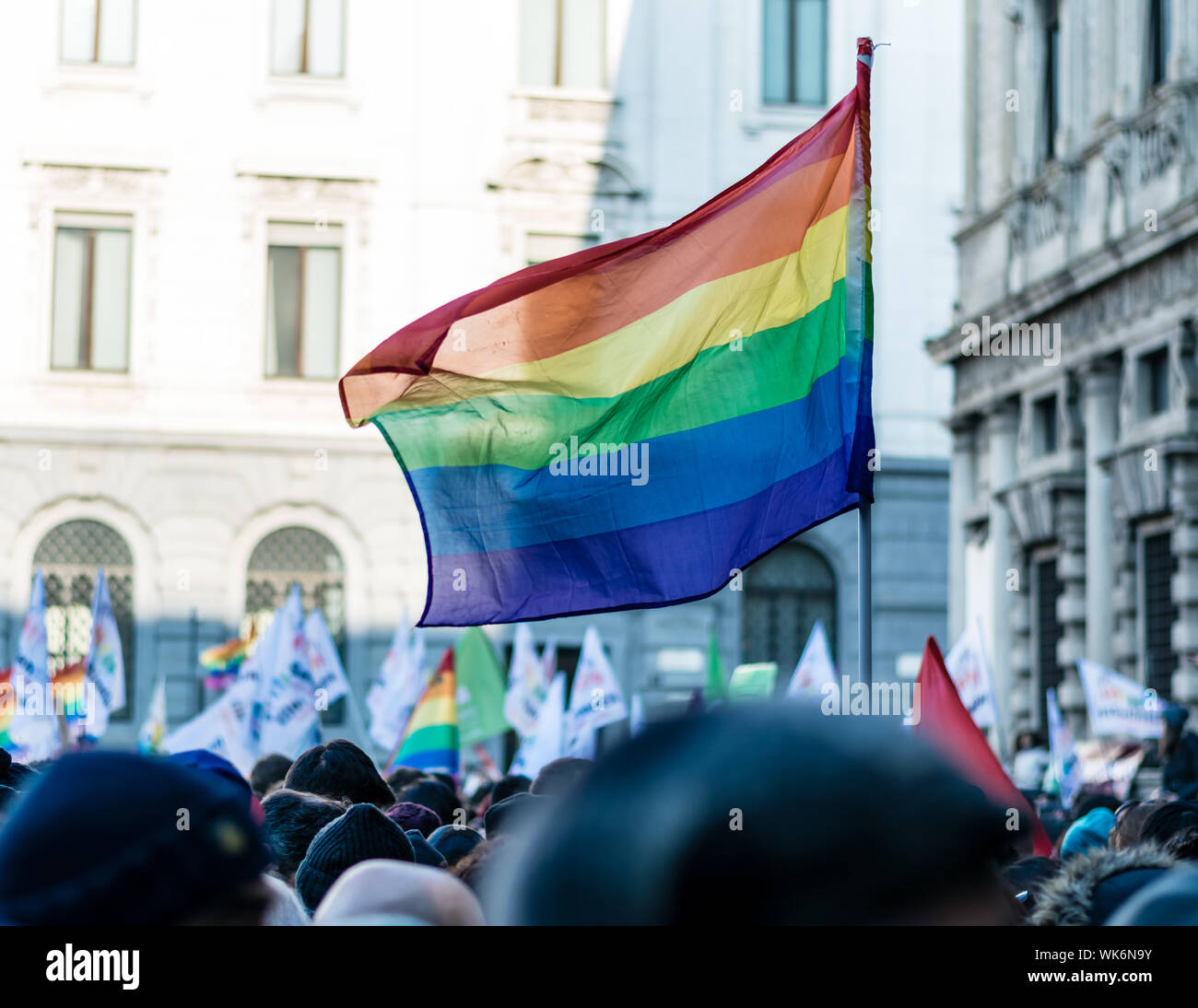 Rainbow flag large group of people hi-res stock photography and images ...