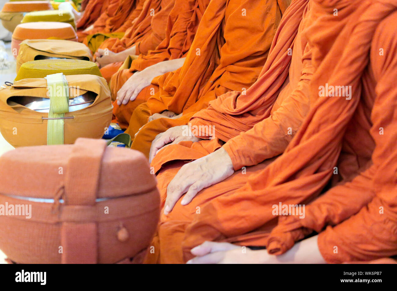 Row of monks praying hi-res stock photography and images - Alamy