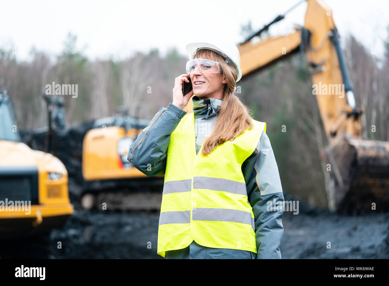 Industrial worker using gravel hi-res stock photography and images - Alamy