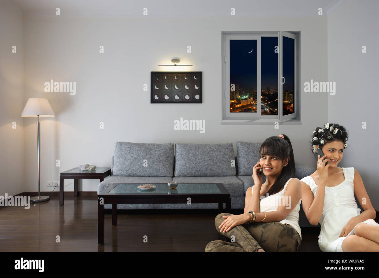 Women friends conversation back hi-res stock photography and images - Alamy