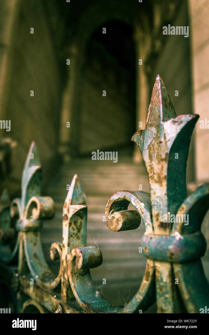 Spiky building hi-res stock photography and images - Alamy