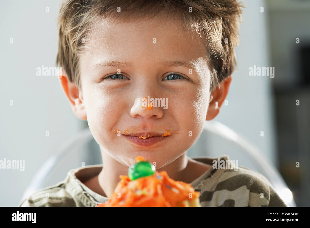 Portrait of young boy eating cup cake at home Stock Photo - Alamy Portrait of young boy eating cup cake at home Stock Photo - Alamy