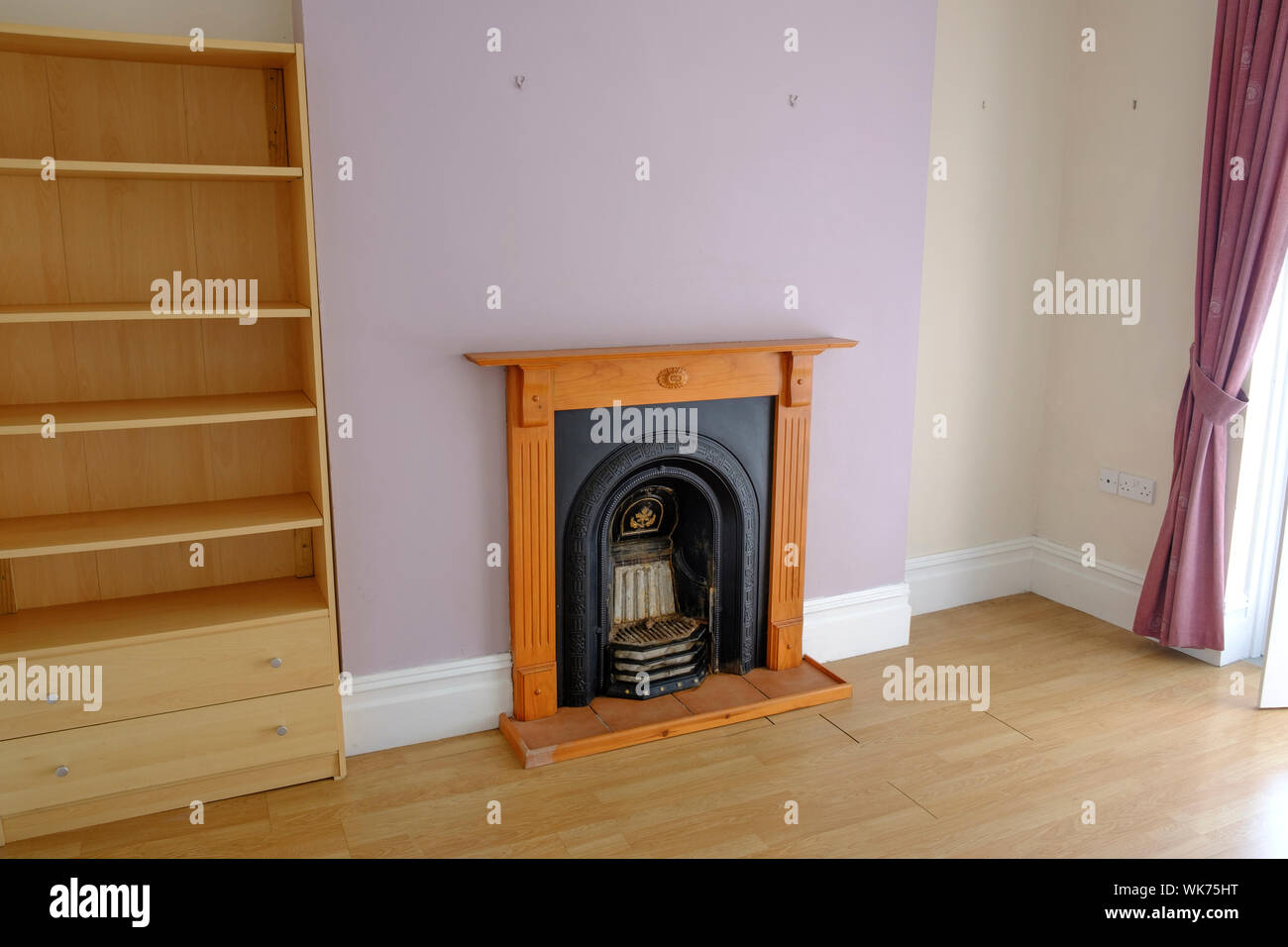 Empty room fireplace Stock Photo - Alamy