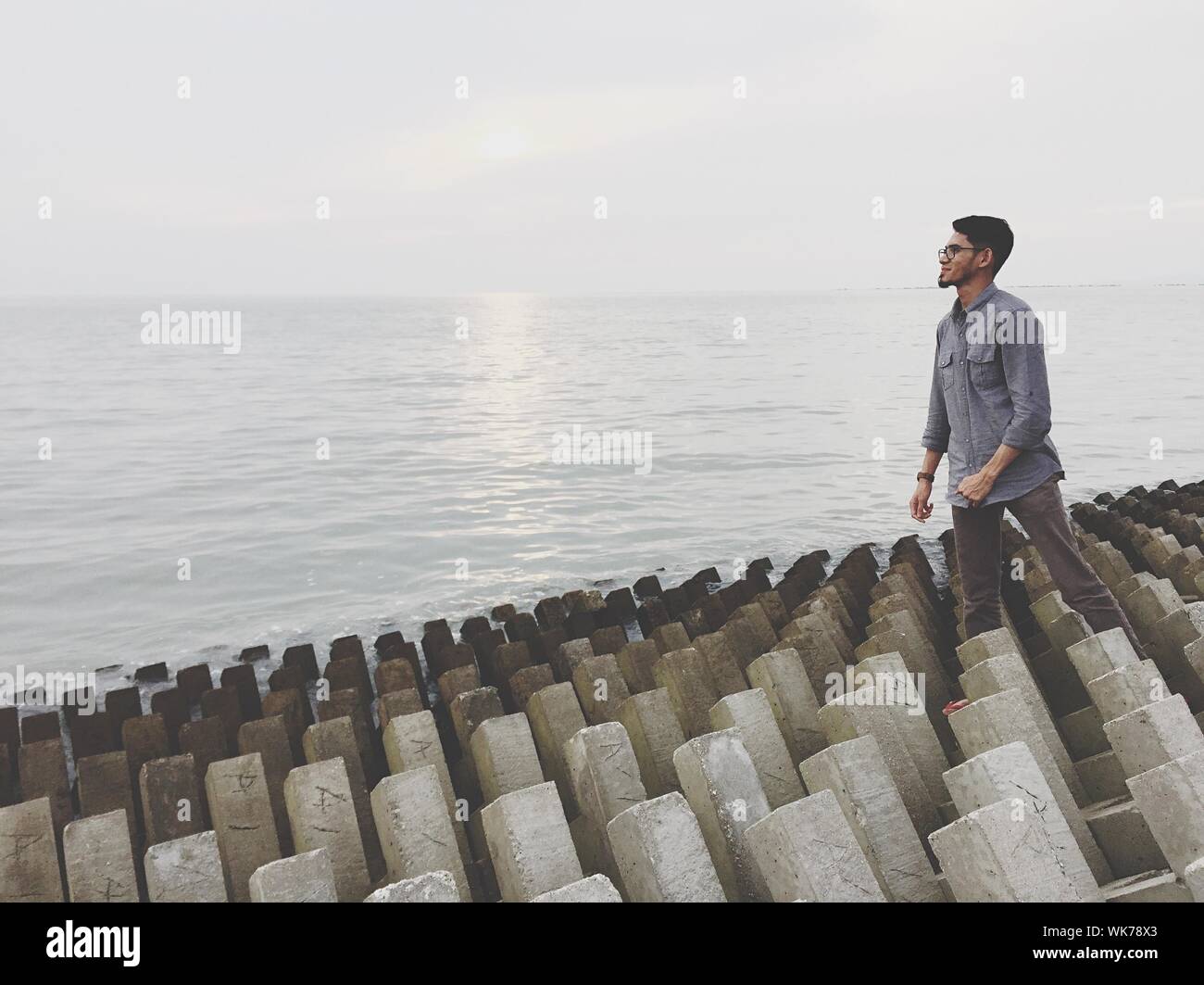 Concrete sea groyne hi-res stock photography and images - Alamy
