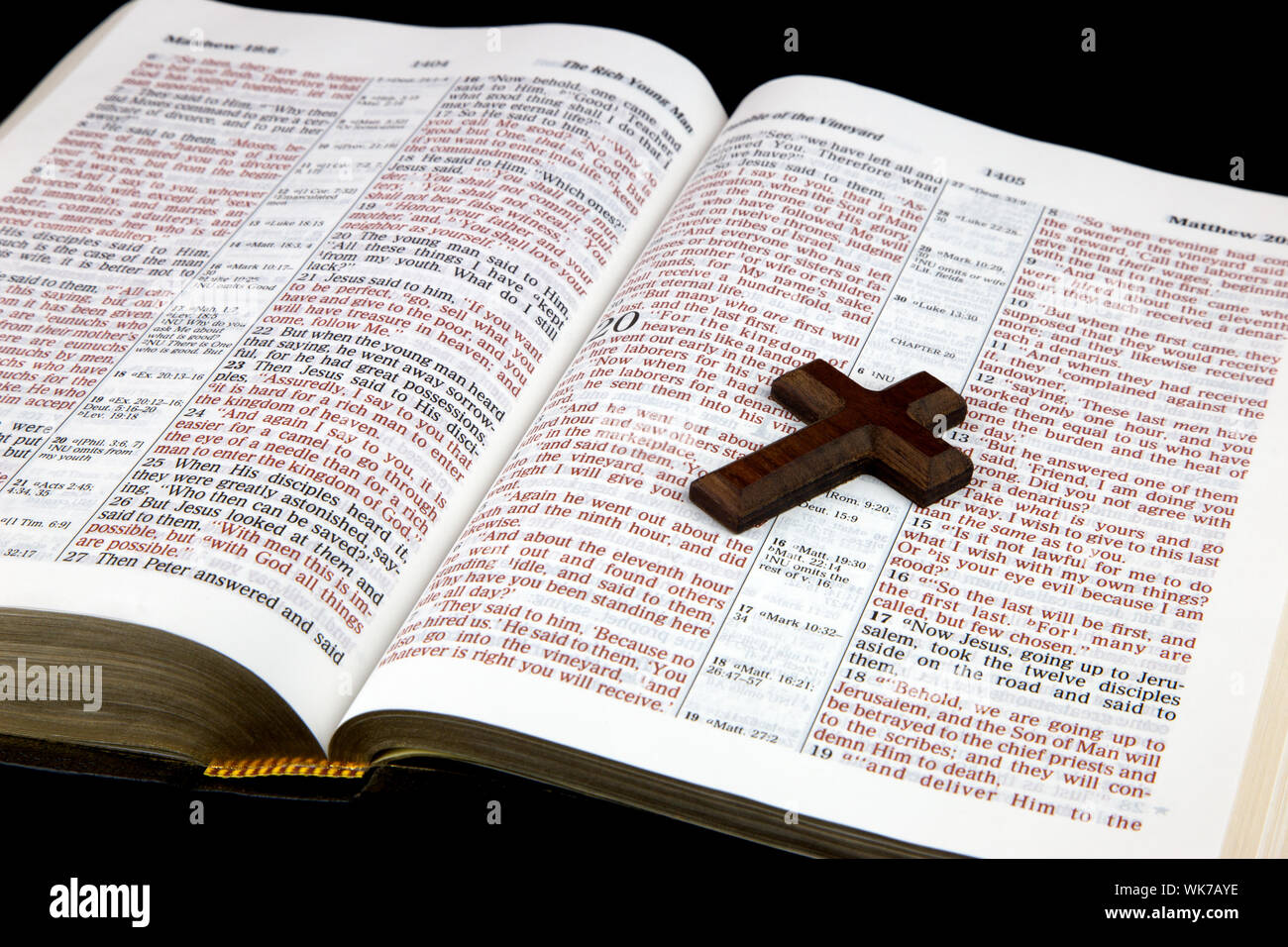 Open bible wooden cross hi-res stock photography and images - Alamy