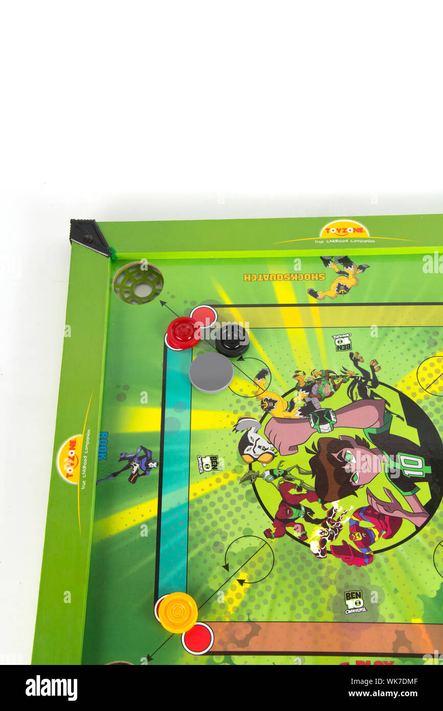 Carom board with carom pieces Stock Photo - Alamy