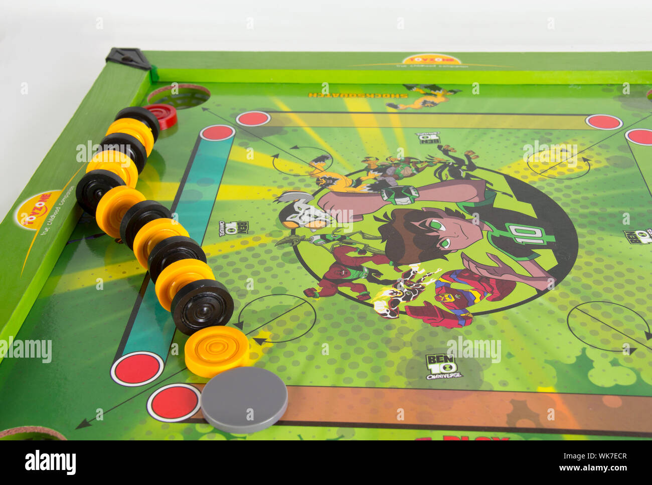 Playing board game carom india hi-res stock photography and images - Alamy