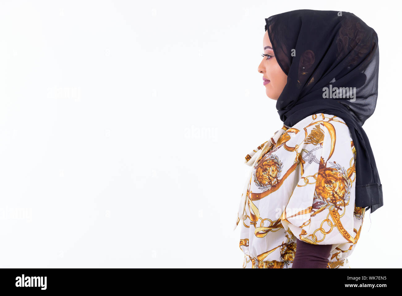 Profile view of young beautiful African Muslim woman Stock Photo - Alamy