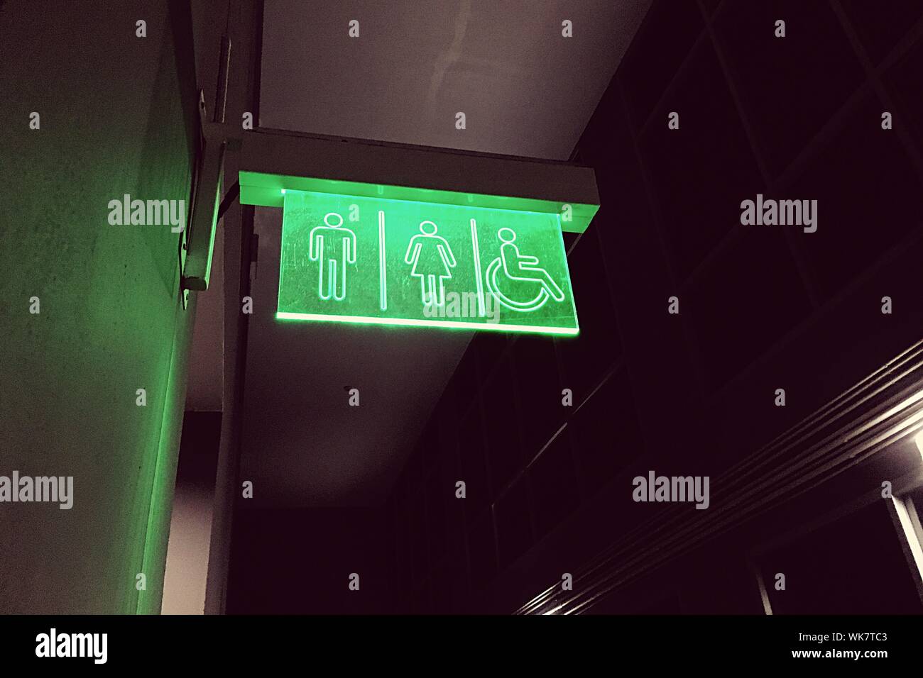 Restroom sign building no people hi-res stock photography and images ...