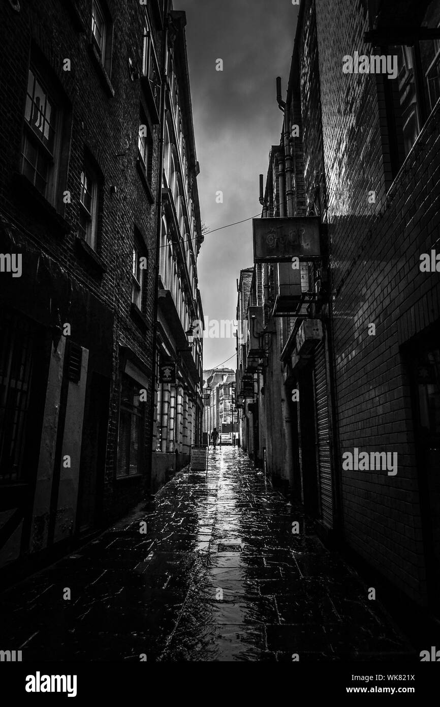 Pathway walkway Black and White Stock Photos & Images - Alamy
