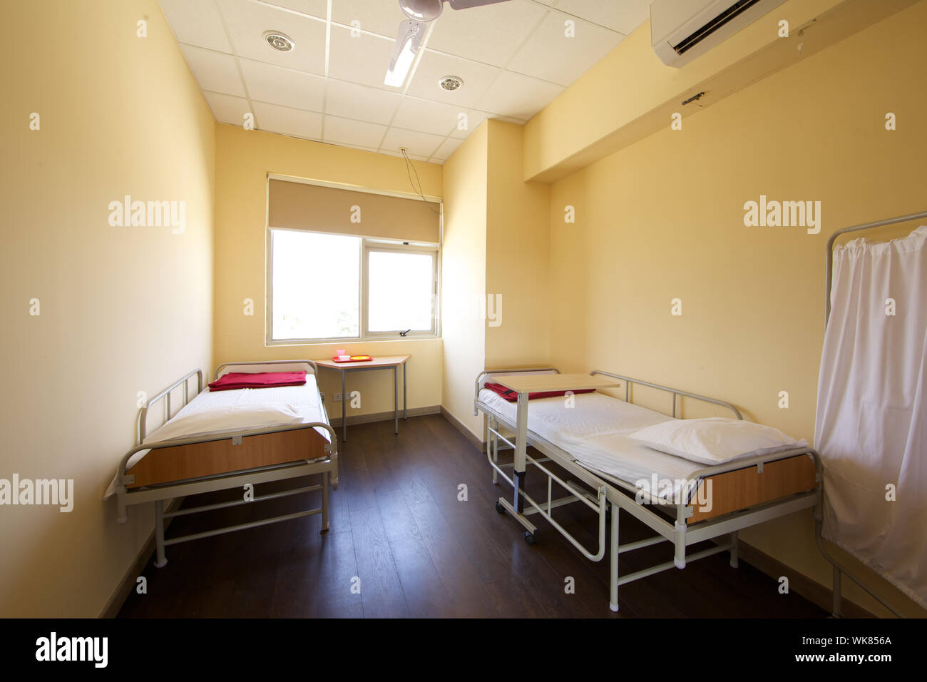 Empty hospital room Stock Photo - Alamy