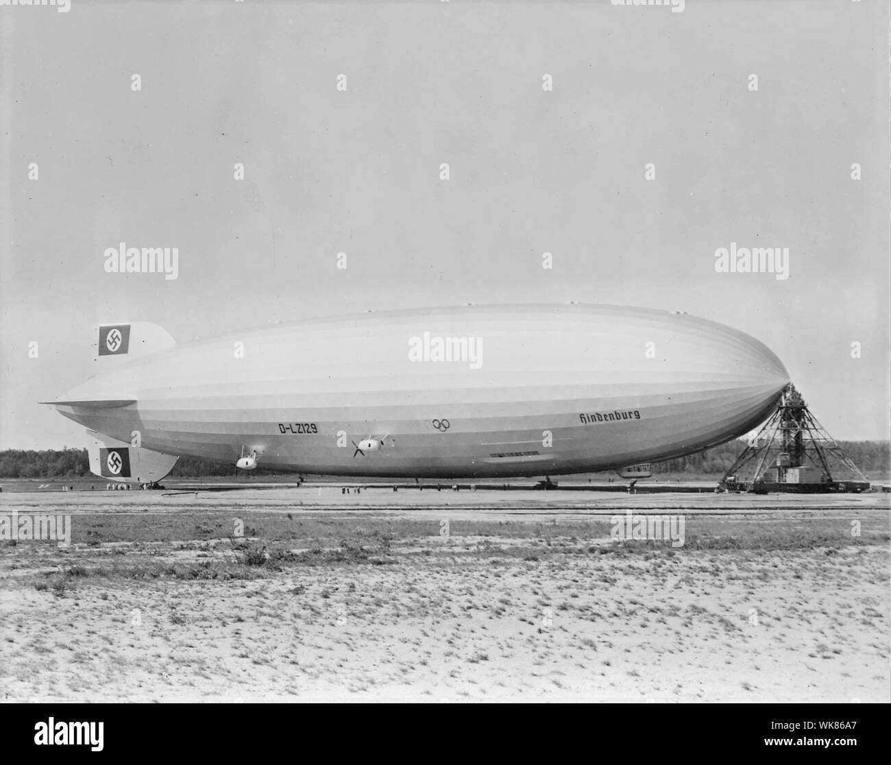 Historic airships hi-res stock photography and images - Alamy