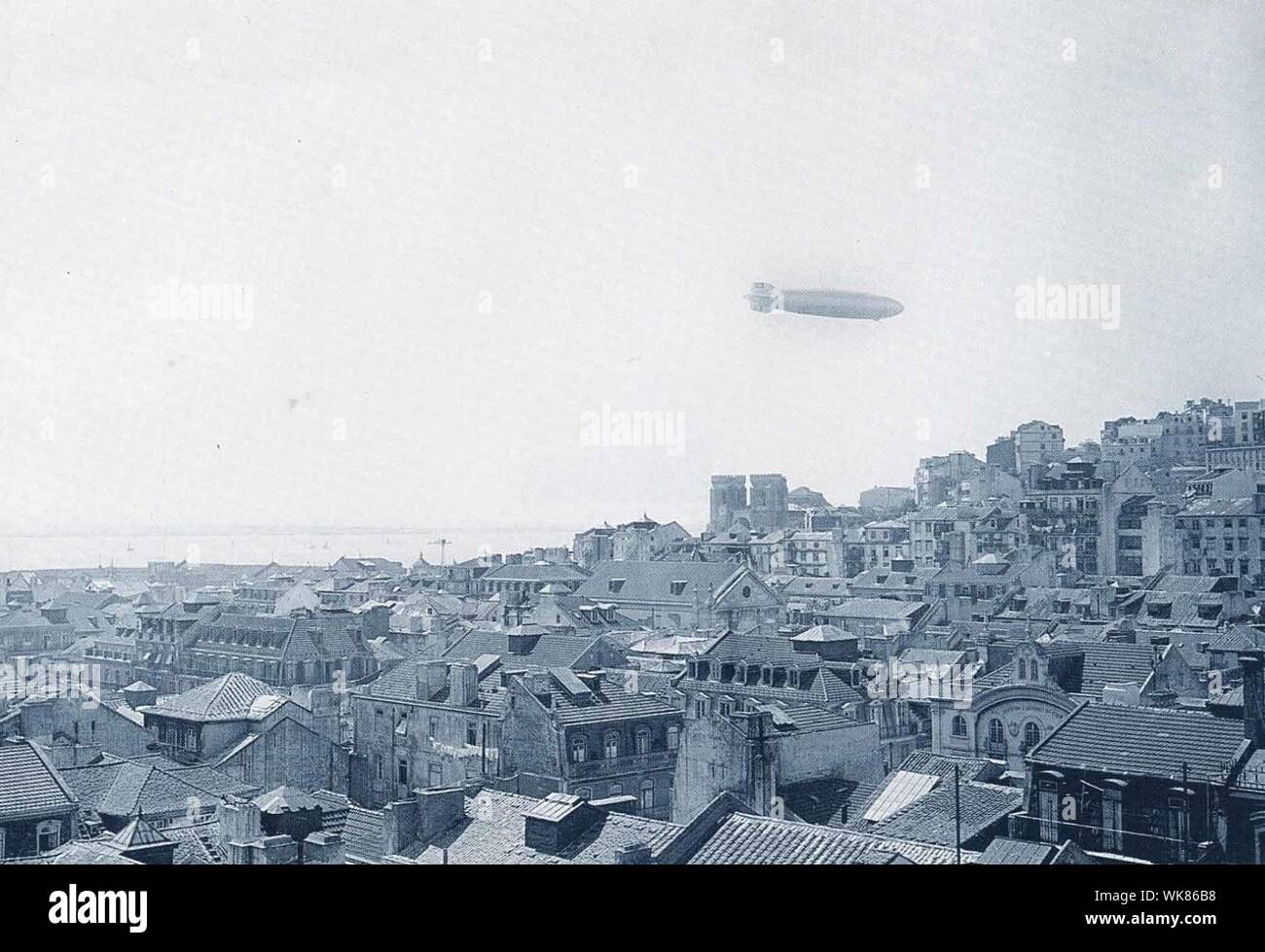 Hindenburg blimp hi-res stock photography and images - Alamy