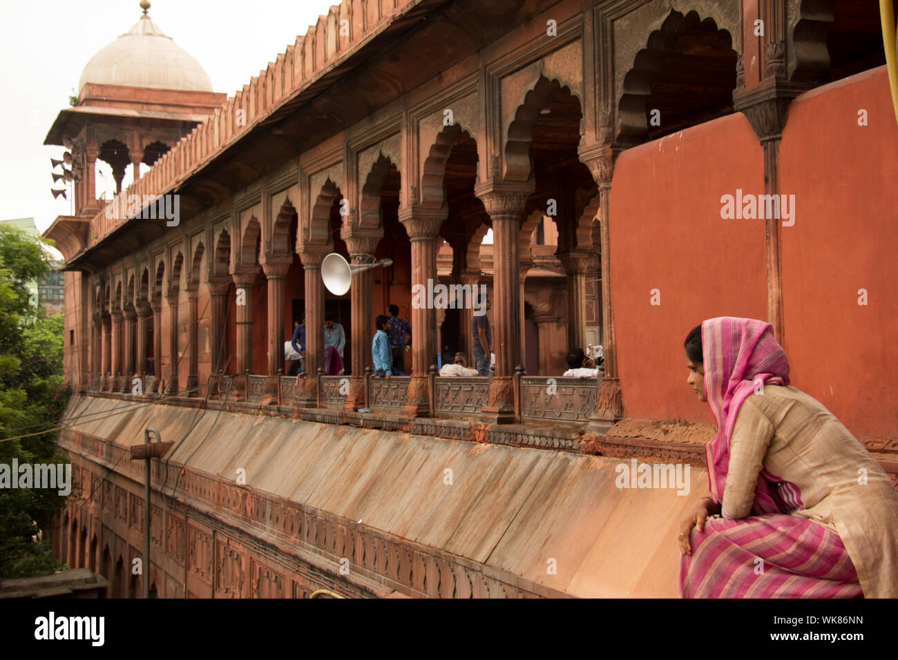 Group of people in a mosque, Jama Masjid, Old Delhi, India Stock Photo ...