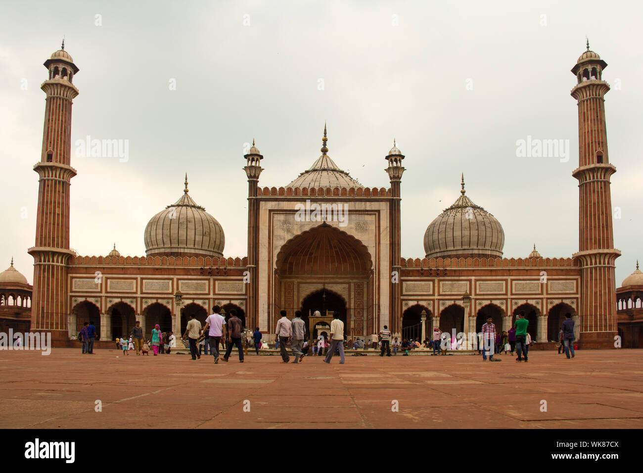 Group of people at a mosque, Jama Masjid, Old Delhi, India Stock Photo ...