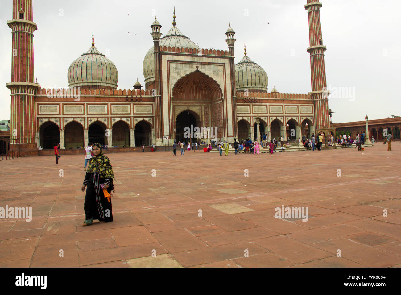 Group of people at a mosque, Jama Masjid, Old Delhi, India Stock Photo ...