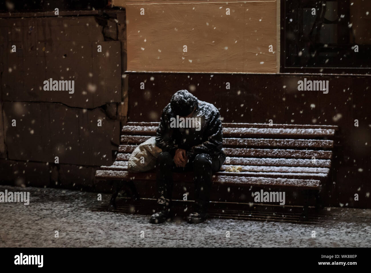 Homeless in the winter hi-res stock photography and images - Alamy
