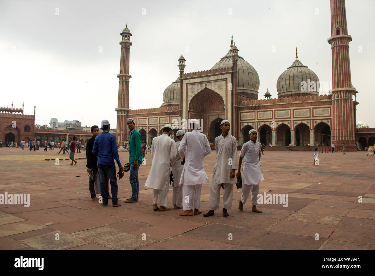 People at a mosque, Jama Masjid, Old Delhi, India Stock Photo - Alamy