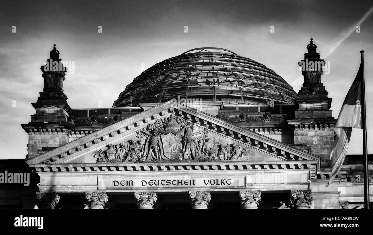 Reichstag berlin exterior Black and White Stock Photos & Images - Alamy