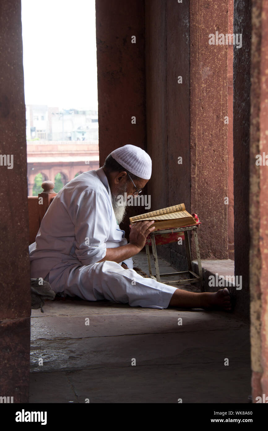 Man reading Quran in mosque, Jama Masjid, Old Delhi, India Stock Photo ...