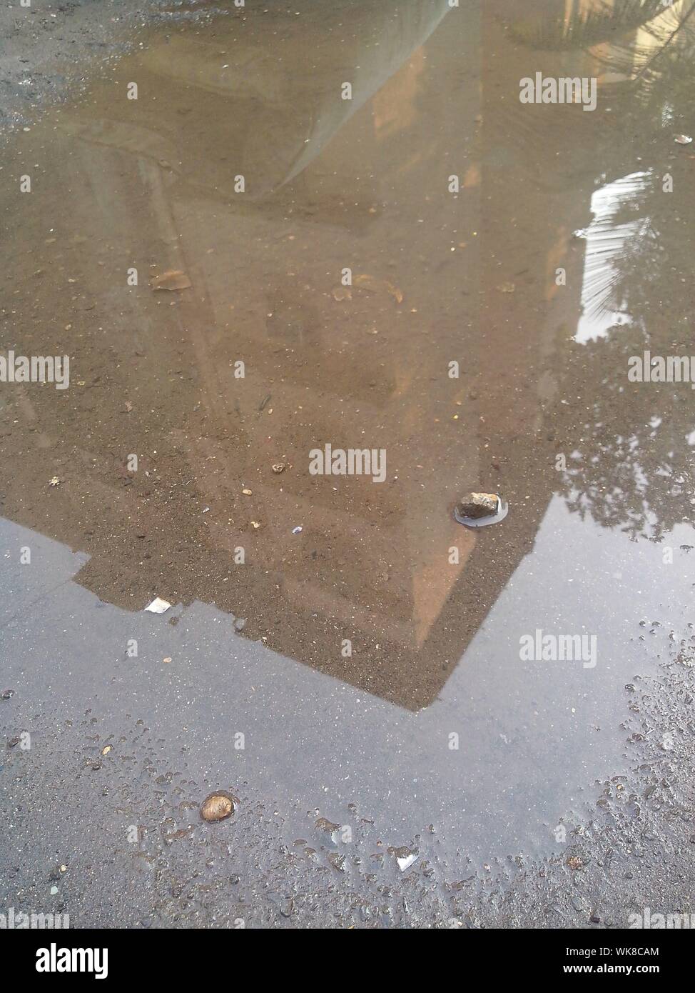 Water reflection of a building hi-res stock photography and images - Alamy