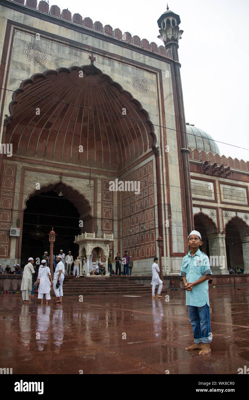 Group of people in a mosque, Jama Masjid, Old Delhi, India Stock Photo ...