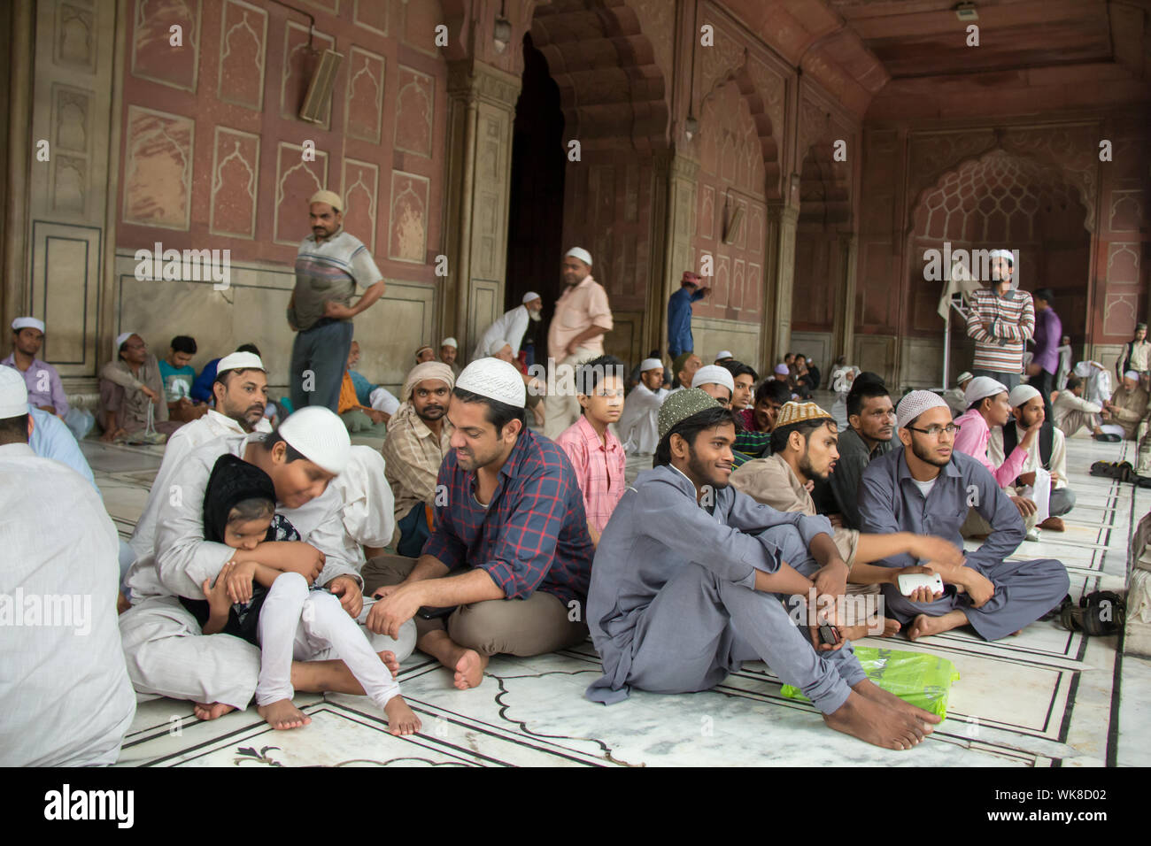 Group of people in a mosque, Jama Masjid, Old Delhi, India Stock Photo ...
