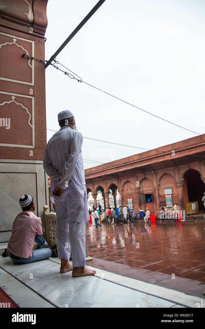Group of people in a mosque, Jama Masjid, Old Delhi, India Stock Photo ...