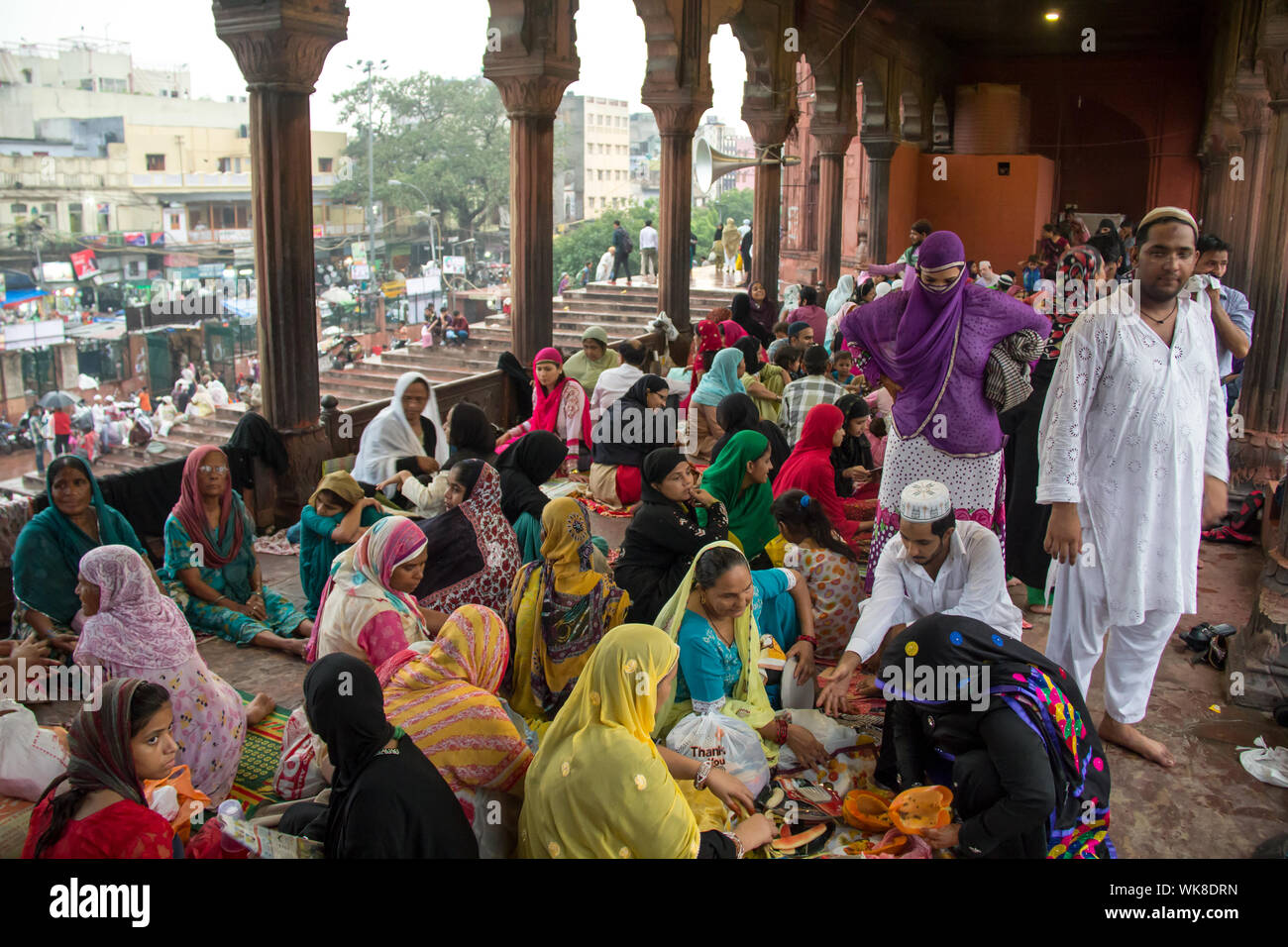 Group of people in a mosque, Jama Masjid, Old Delhi, India Stock Photo ...