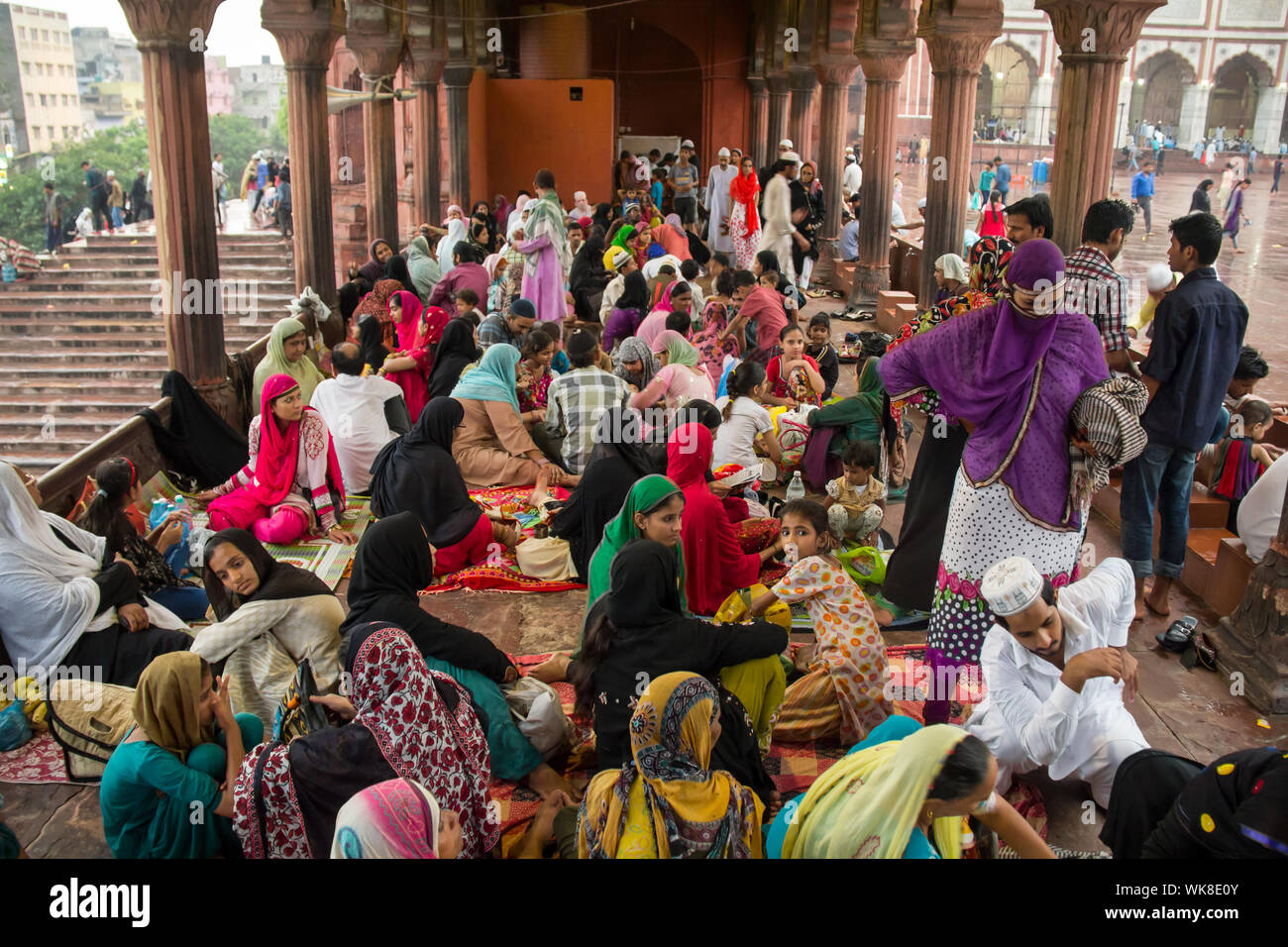 Group of people in a mosque, Jama Masjid, Old Delhi, India Stock Photo ...