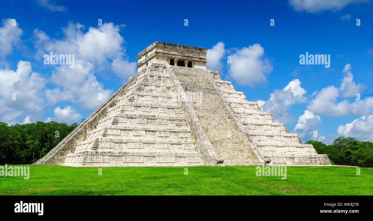 Temple chichen itza hi-res stock photography and images - Alamy