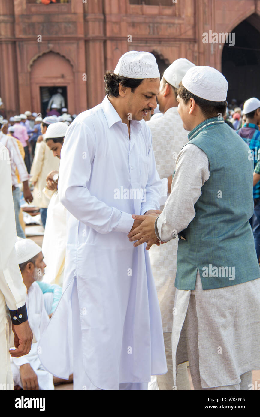Muslim men hugging to each other, Jama Masjid, Old Delhi, India Stock ...
