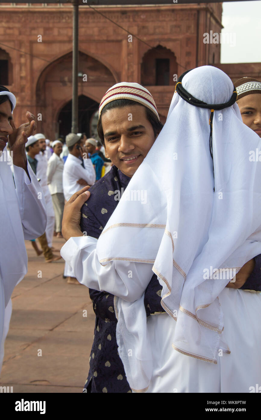 Muslim men hugging to each other, Jama Masjid, Old Delhi, India Stock ...