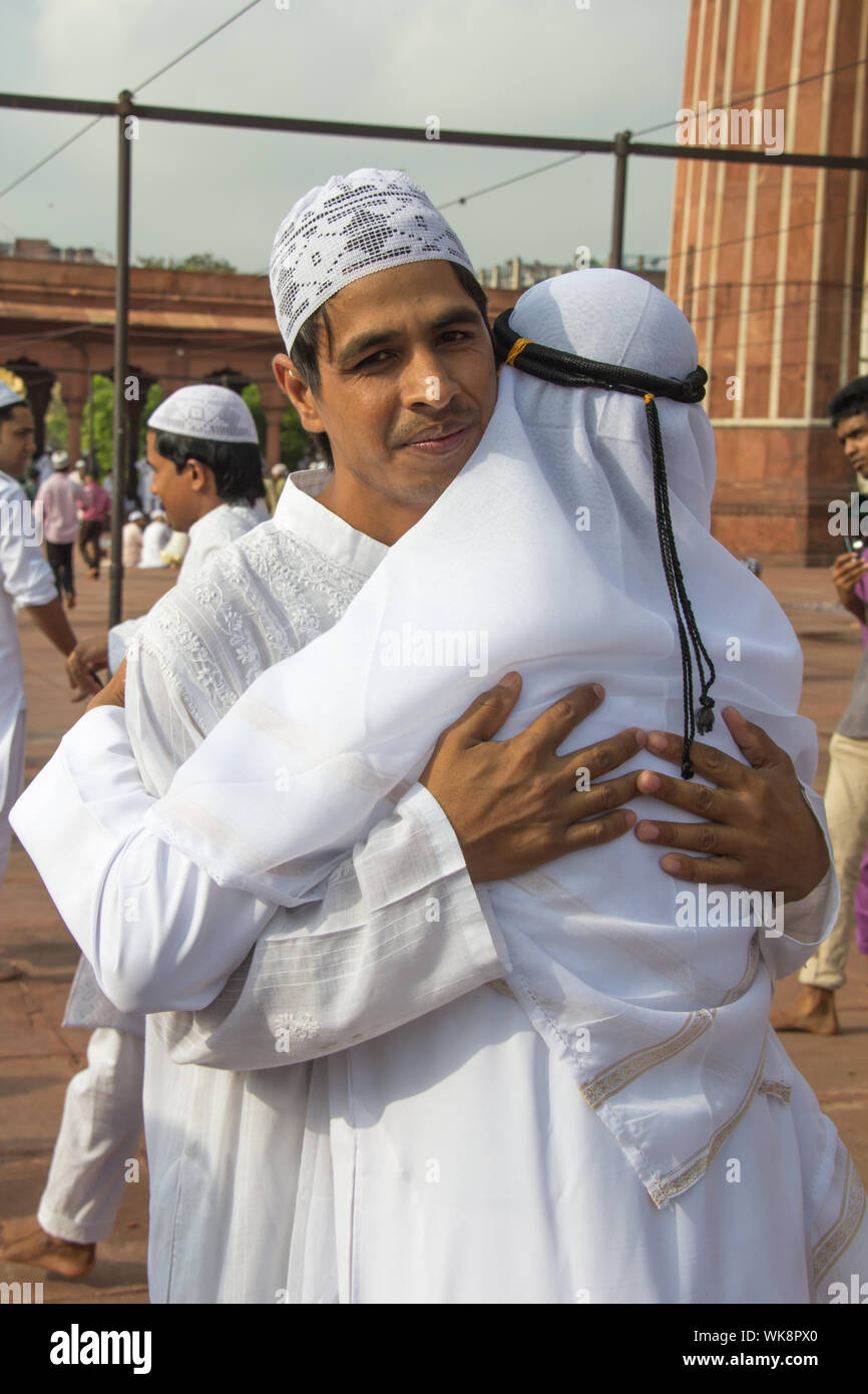 Muslim men hugging to each other, Jama Masjid, Old Delhi, India Stock ...