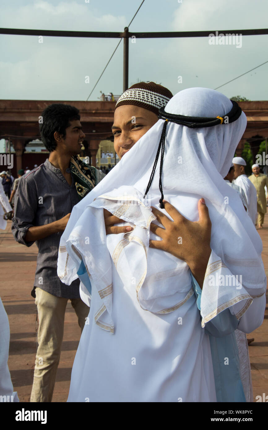Muslim men hugging to each other, Jama Masjid, Old Delhi, India Stock ...