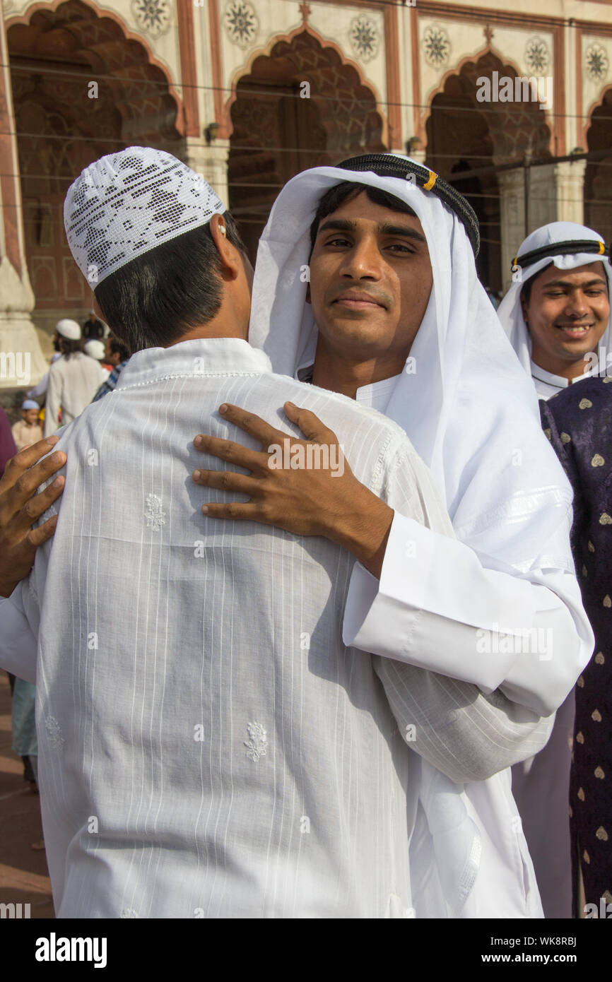 Muslim men hugging to each other, Jama Masjid, Old Delhi, India Stock ...
