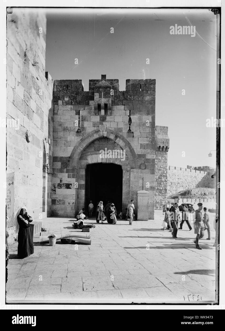 Architecture gate tourist Black and White Stock Photos & Images - Alamy