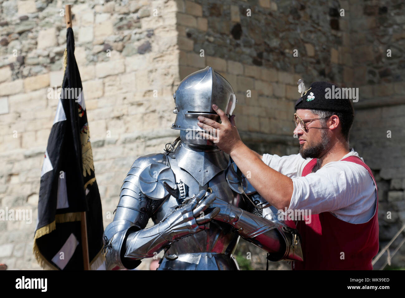 Knights medieval castle horses hi-res stock photography and images - Alamy