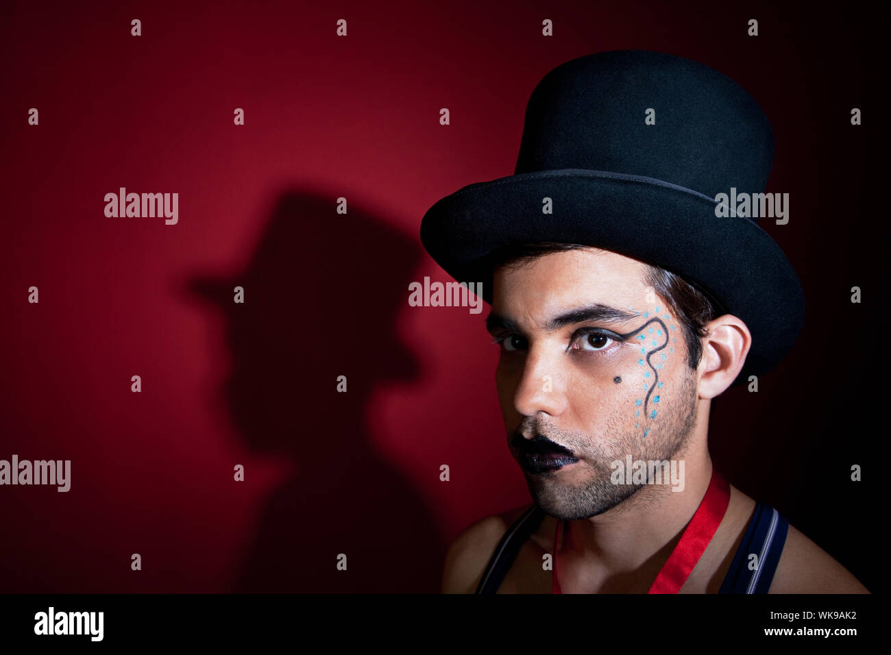 Man in top hat with shadow on the wall Stock Photo - Alamy