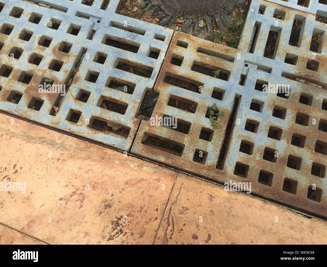 Angle gutter hi-res stock photography and images - Alamy