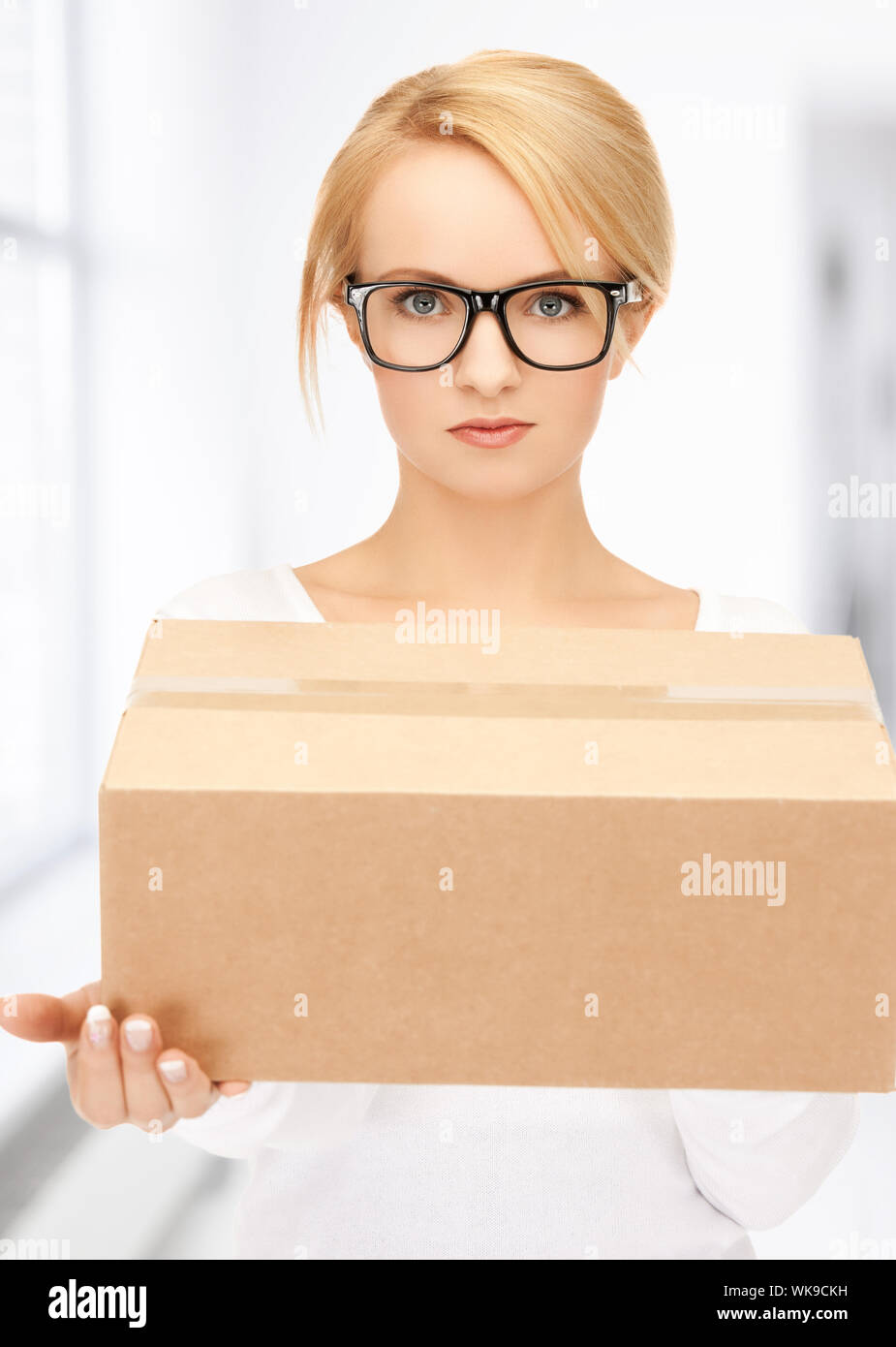 picture of young woman with cardboard box Stock Photo - Alamy