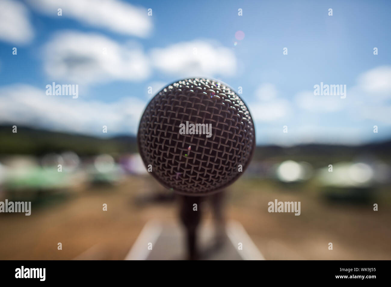 Sky microphone hi-res stock photography and images - Alamy