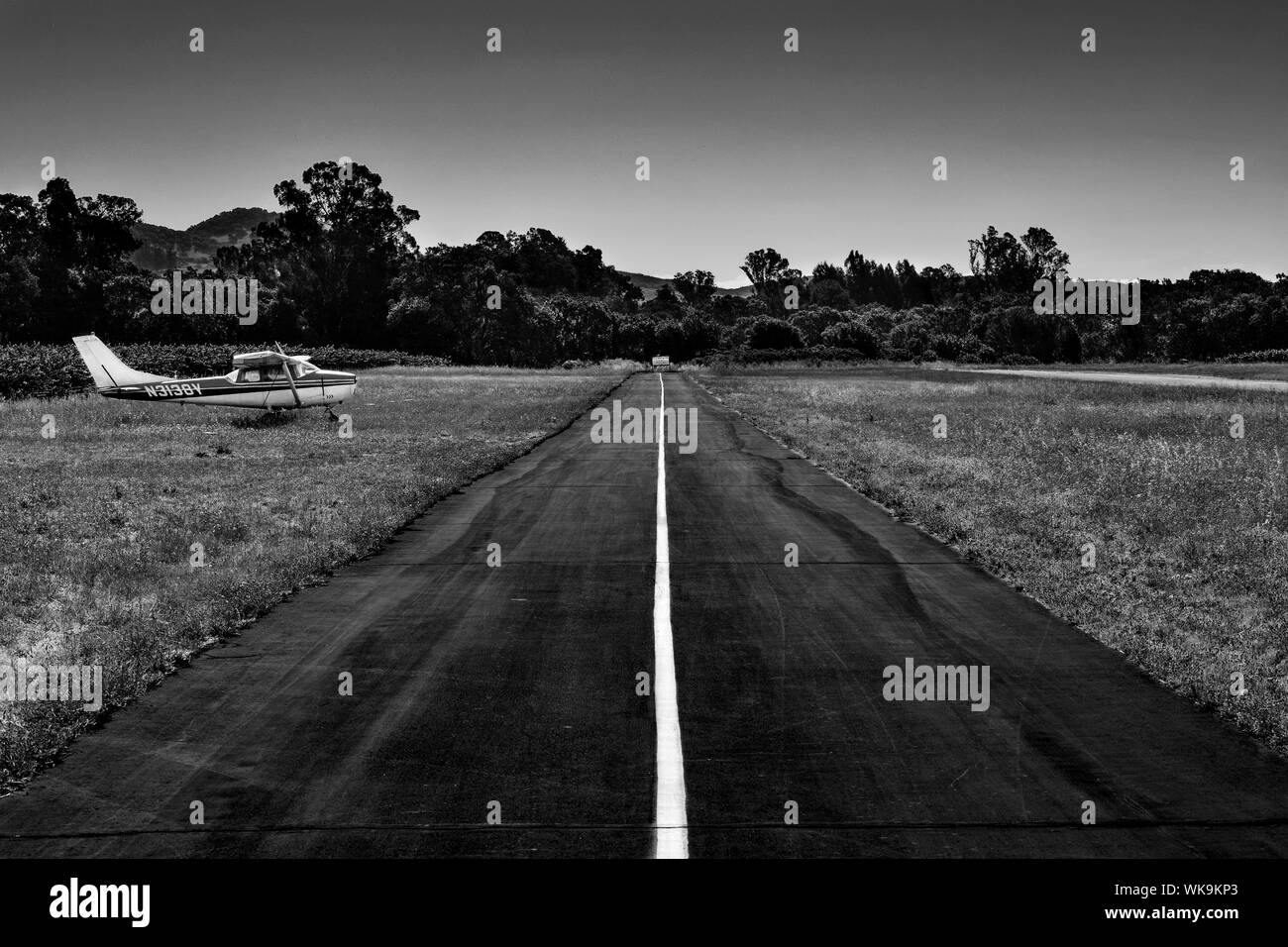 Clear runway hi-res stock photography and images - Alamy