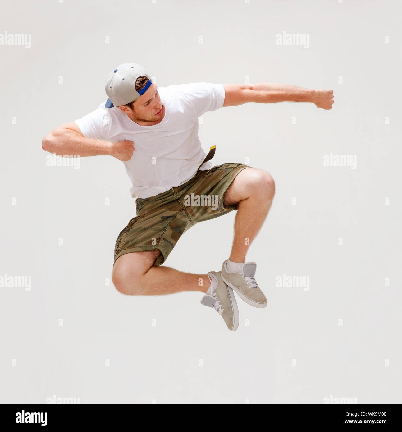 Urban male dancer mid air hi-res stock photography and images - Alamy