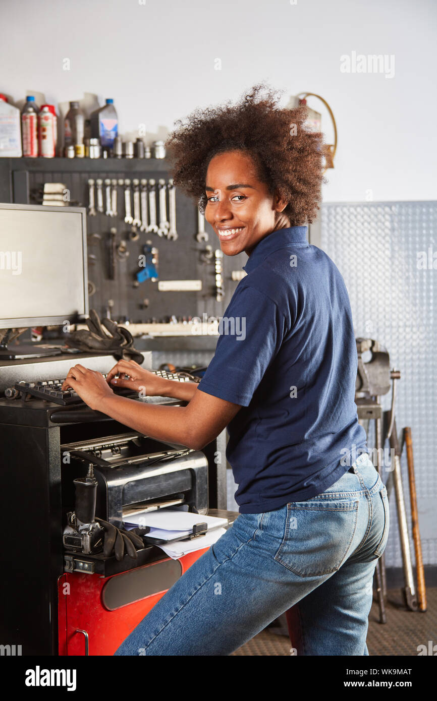 African woman administration hi-res stock photography and images - Alamy