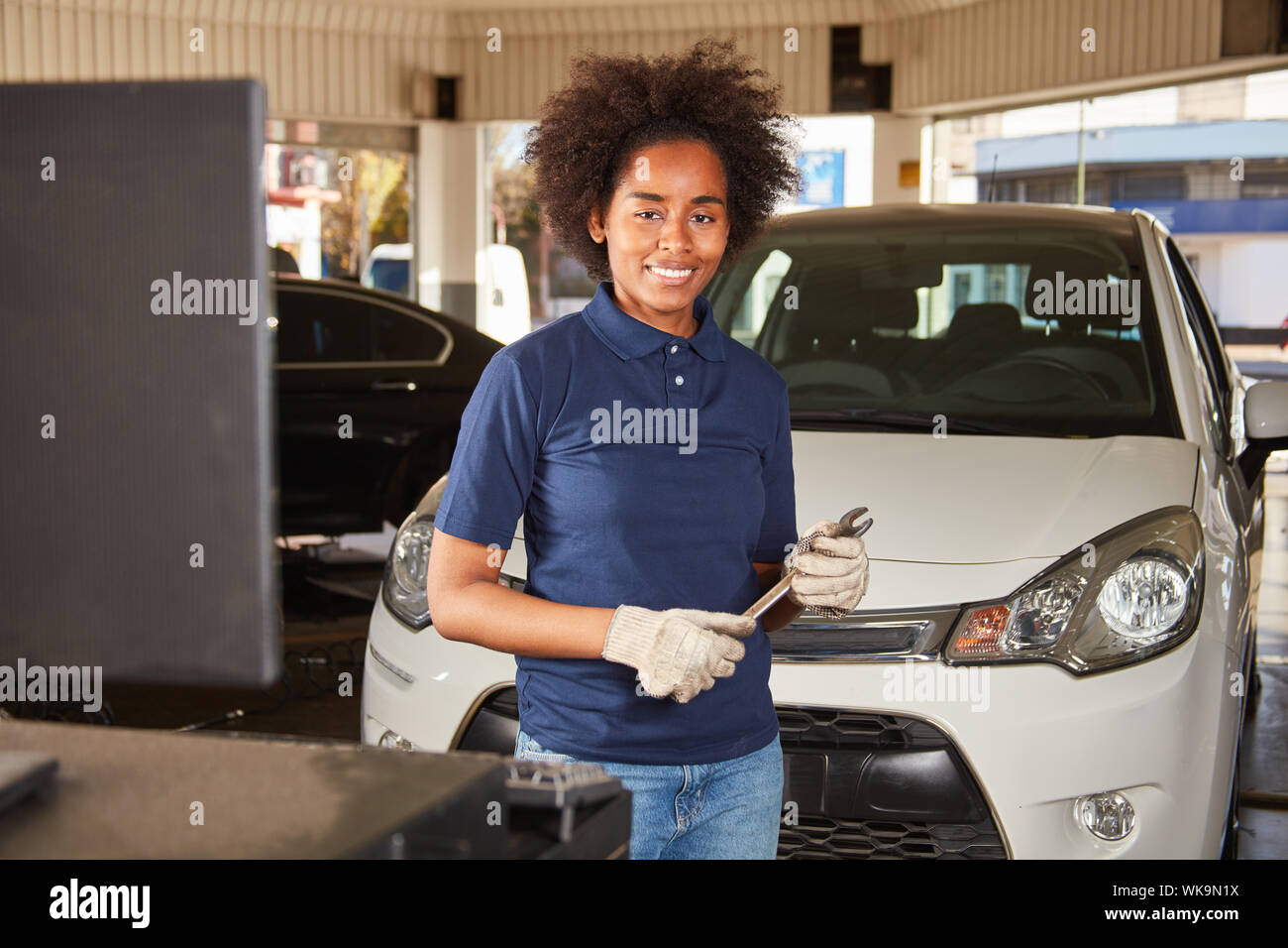 African car mechanic hi-res stock photography and images - Alamy